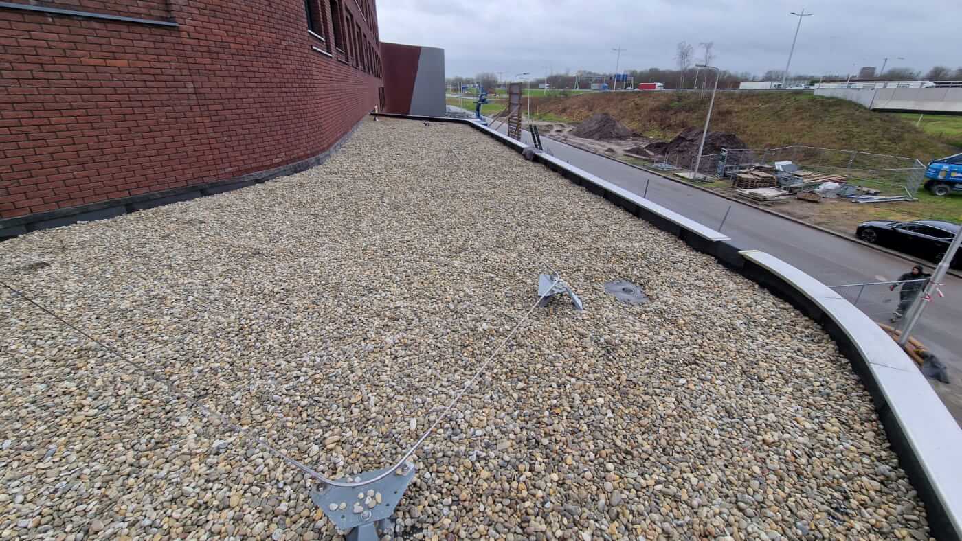 Nauwkeurig dakgrind wegzuigen | Methorst Zuigtechniek